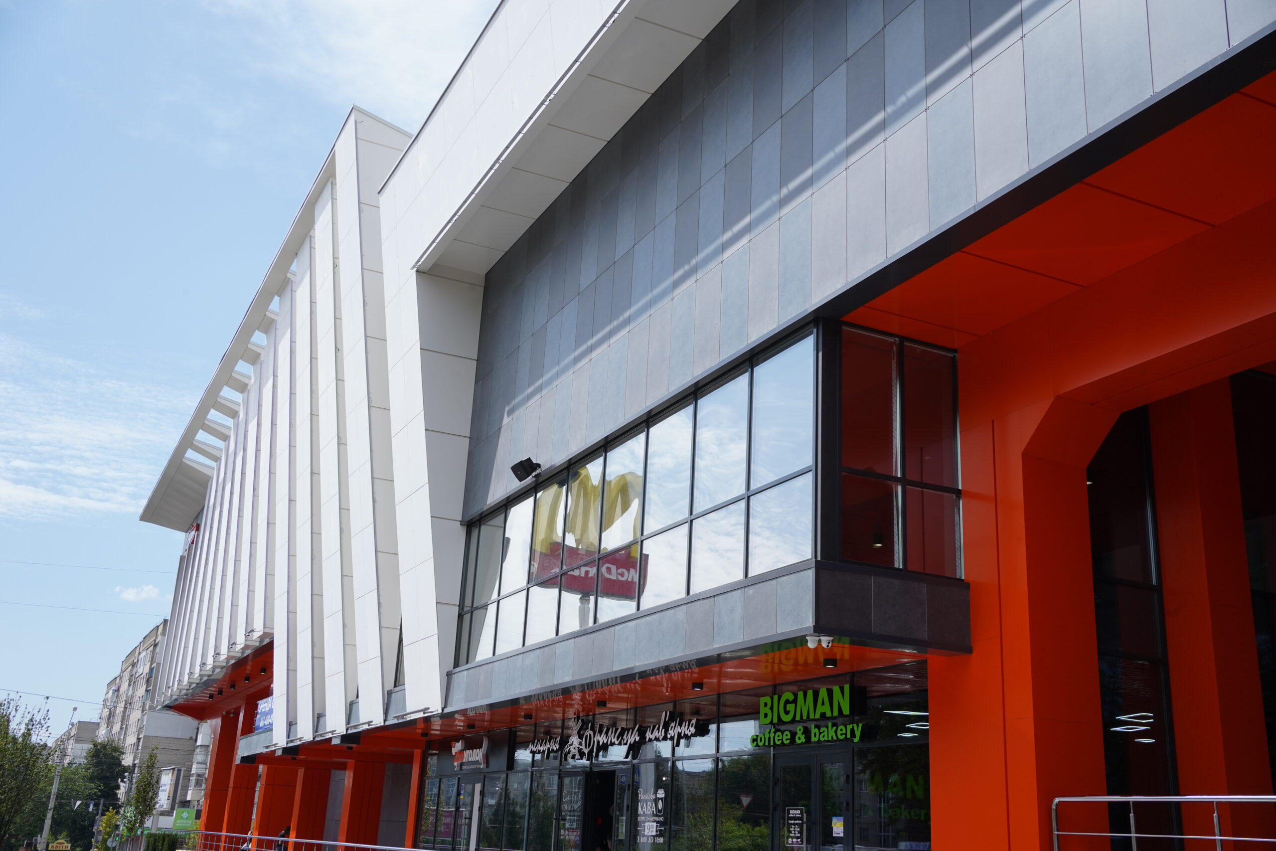 Реалізовані проєкти | скління торгових центрів від LUVIN